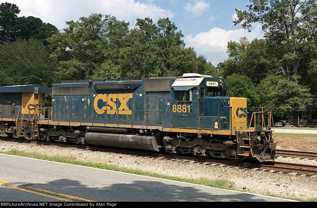 CSX SD40-2 8881 (CR 6991) leads